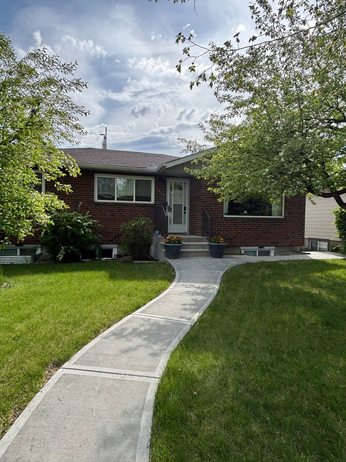 UofC Oasis - Houses for Rent in Calgary, Alberta, Canada - Airbnb