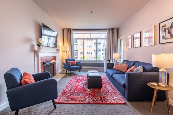 Lovely 2br Condo W/ Pool In The Heart Of Seattle! - Seattle, WA