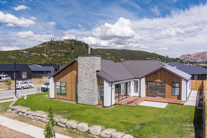 Wanaka Retreat - 4 Bed 3 Bath - Wānaka