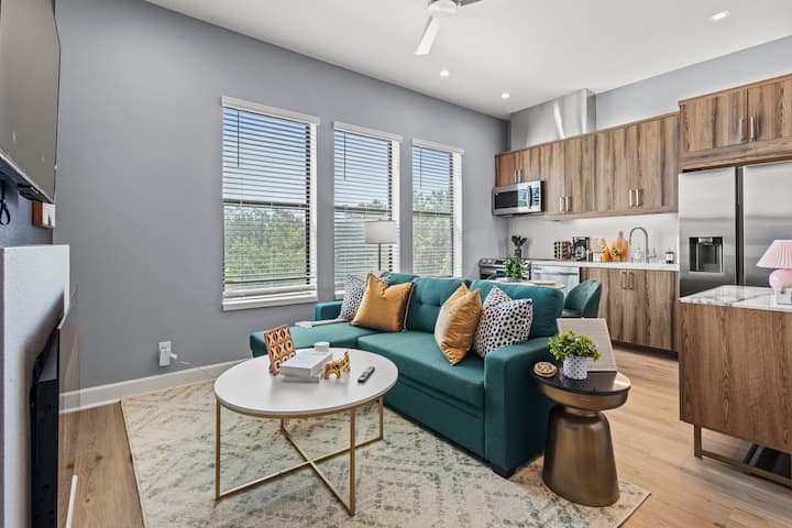 Downtown Modern Condo • A/c • Gym • Parking - Dallas, TX