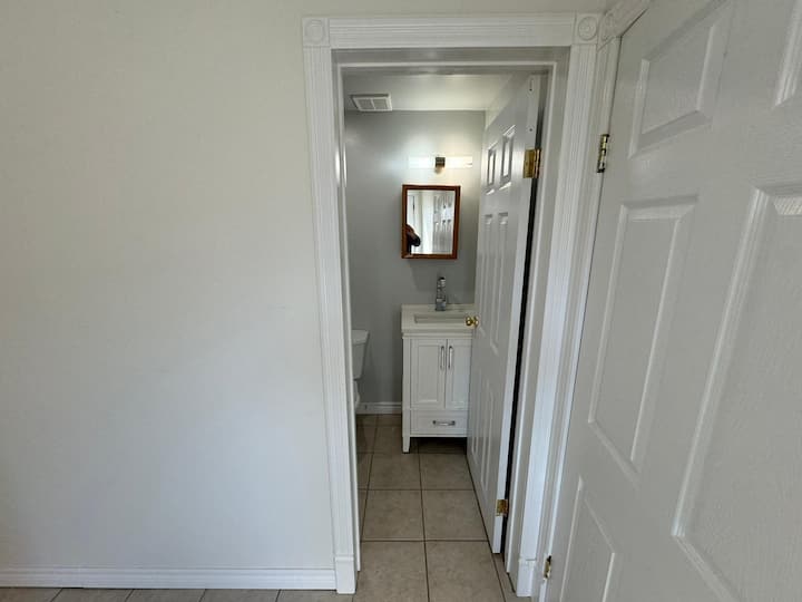 Cozy Ground Floor Flat - Kitchener