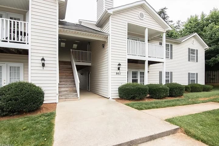 Cozy Apartment Off Guilford College! - Greensboro, NC