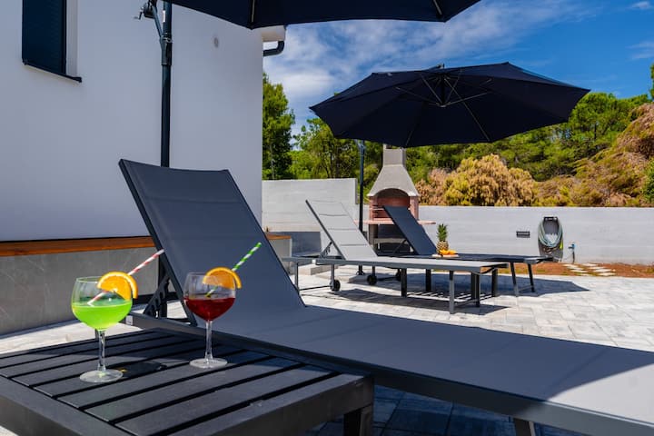 New! Holiday Home With Pool In Vir -Ta Leut Agency - Vir, Kroatien