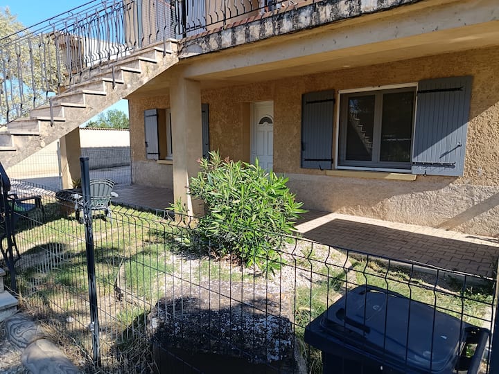En Campagne, 2 à 6 Personnes - Monteux