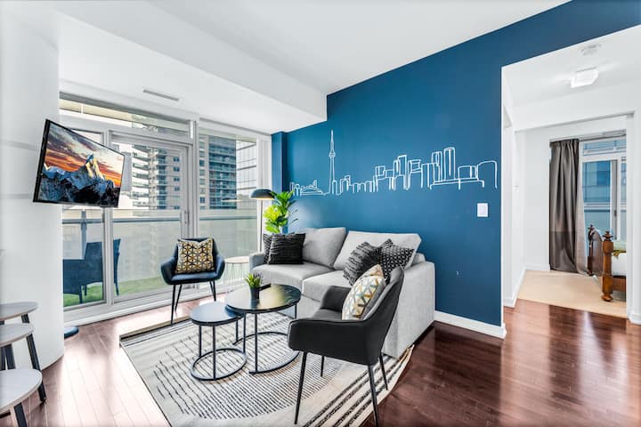 Cn Tower View Condo W/ Skyline Views And Parking - Toronto