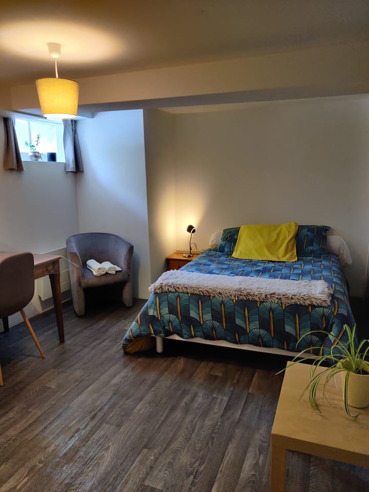 Chambre Calme Chez L'habitant - Laval, France