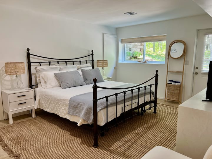 Gin & Peconic Suite - Hamptons, NY