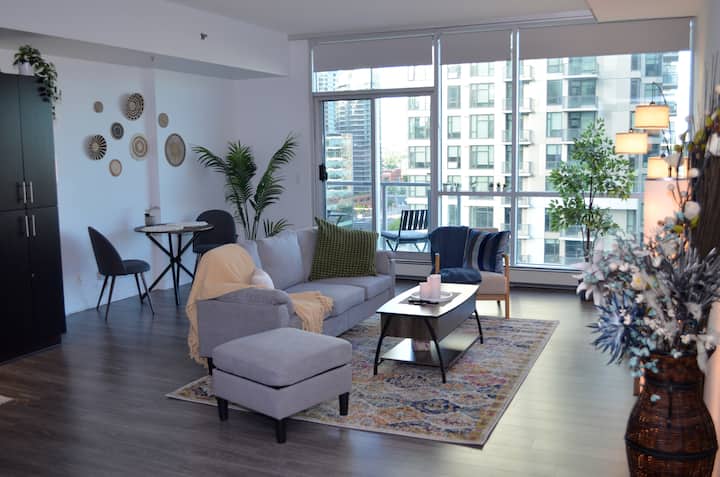 Central Location Calm Boho 1bd - Calgary