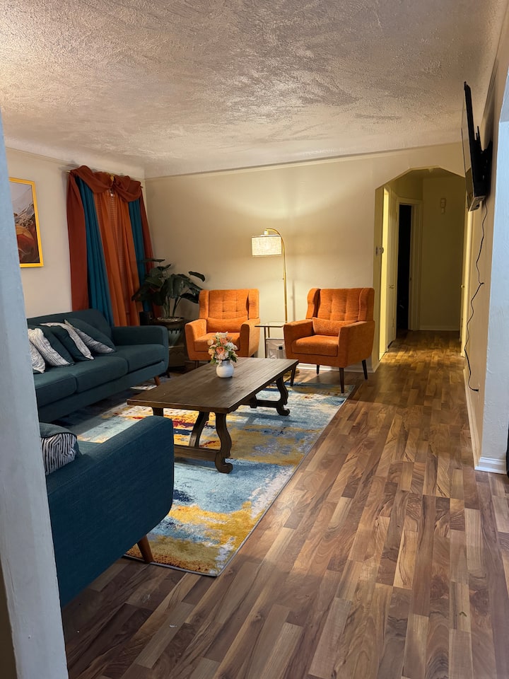 Blessed Cozy Family Home - Southfield, MI