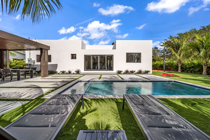 Heated Pool •Villa• 4br•basketball•bbq - North Miami, FL