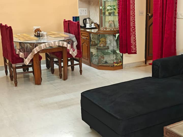Elegant 2bhk Apartment Near Lake Mall, Kalighat - Sealdah Railway Station