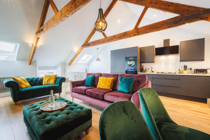 A Stunning 3 Bedroom Apartment - Fishguard