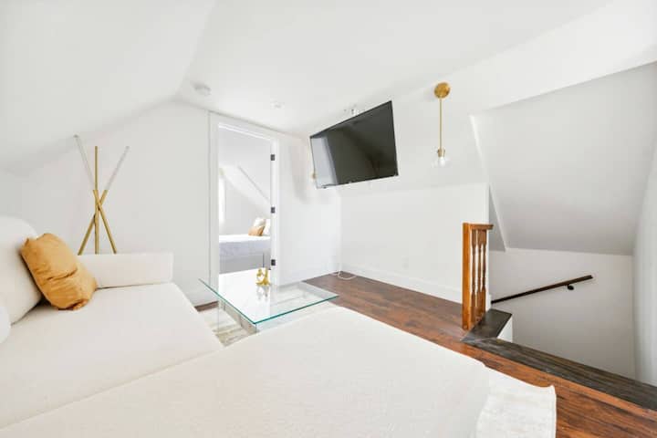Elegant Hideaway • Free Parking - Harrison, NY