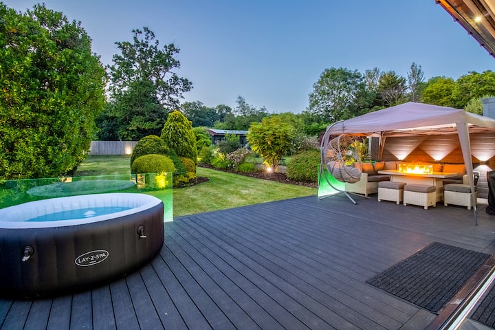 4 Bedroom Home Includes Hot-tub - Harrow
