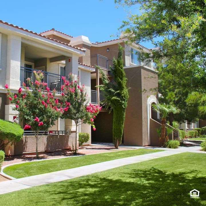 30+ Day 2br Condo | Near Hospitals & Strip - Henderson, NV