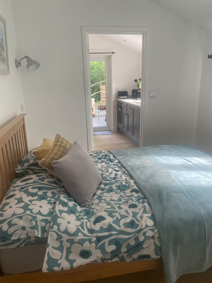 Trolls
Quirky Bijou Space
With
Own Little Bridge - Perranporth