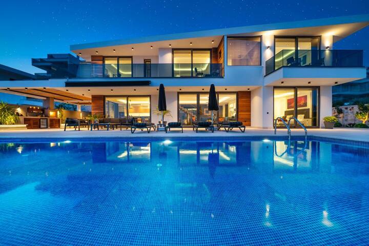 Stylish 5br Villa Recep With Sea View & Pool - Kalkan