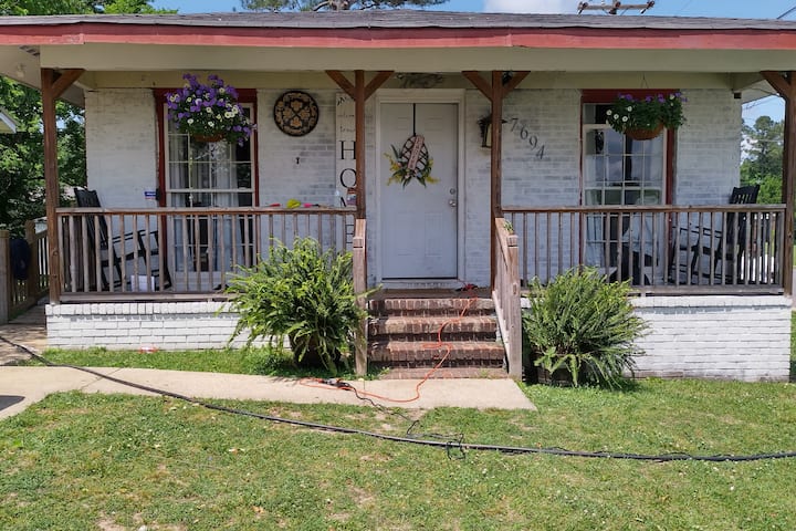 Cozy Cottage - Leeds, AL