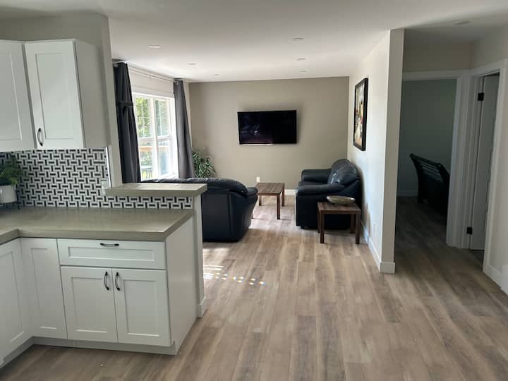 Comfy 4br/2ba | Walk To Shops - Drayton Valley