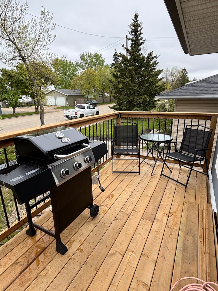 Comfy 4br/2ba | Walk To Shops - Drayton Valley
