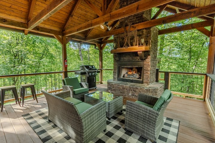 The S’mores Nest - Mountain Views, Hot Tub & Games - Blue Ridge, GA