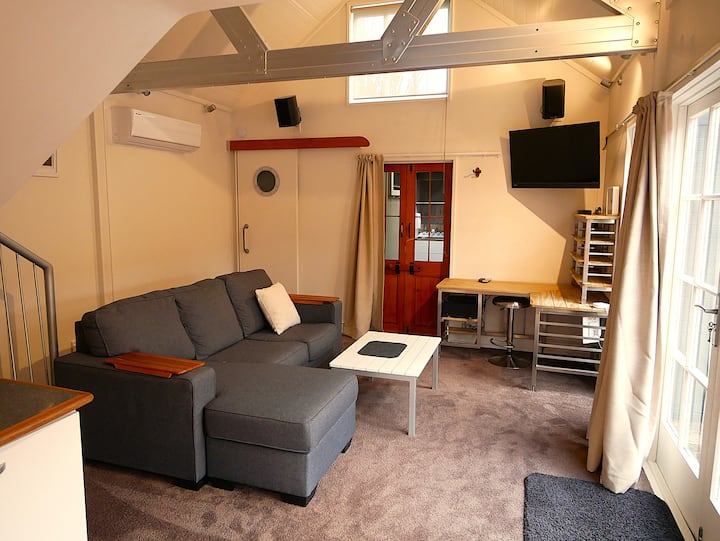 The Boatshed -Beachside Hideaway - Dunedin