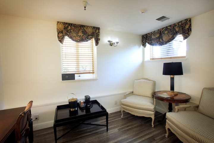 Queen With Bunk Bed Near Beach (Dog Friendly) - Monterey, CA