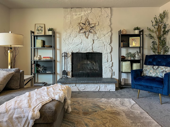 Well-equipped, 6 Bedroom Retreat - Beaverton, OR
