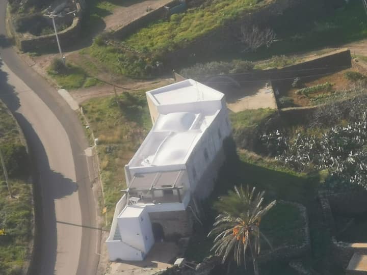 The Palazzetto + Car - Pantelleria