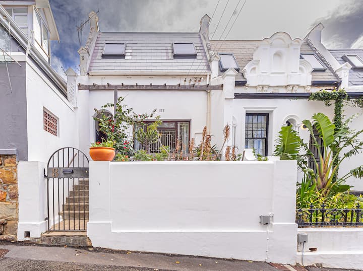 Charming Victorian Townhouse In Top Location - Fokváros