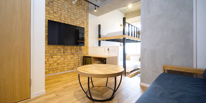 牧志駅徒歩1分・デラックスファミリースイート【トイレ＆シャワー付】 - Naha