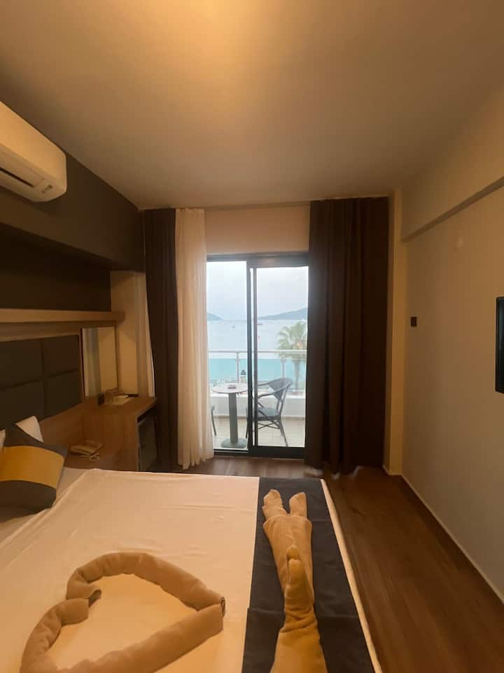 Gülen Yüzlerin Buluşma Noktası. - Marmaris