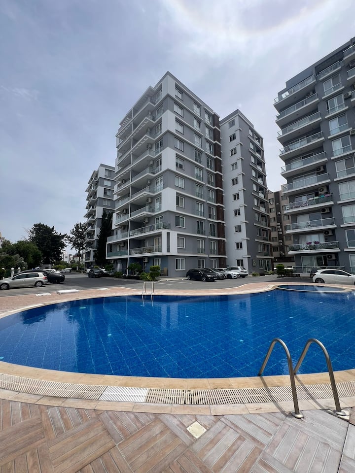 Girne Merkezde Lüx 1+1 Daire - Кирения