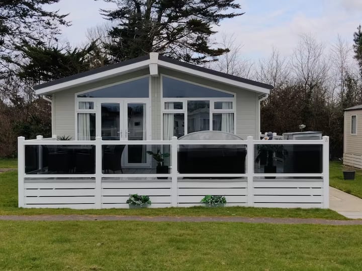 Luxury Seaside Lodge - Hoburne Park, Dorset - Mudeford