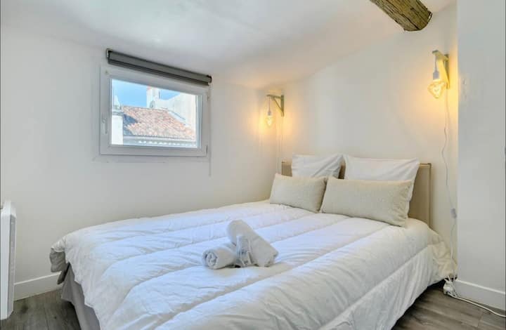 Nid Douillet En Plein Centre - Marseille