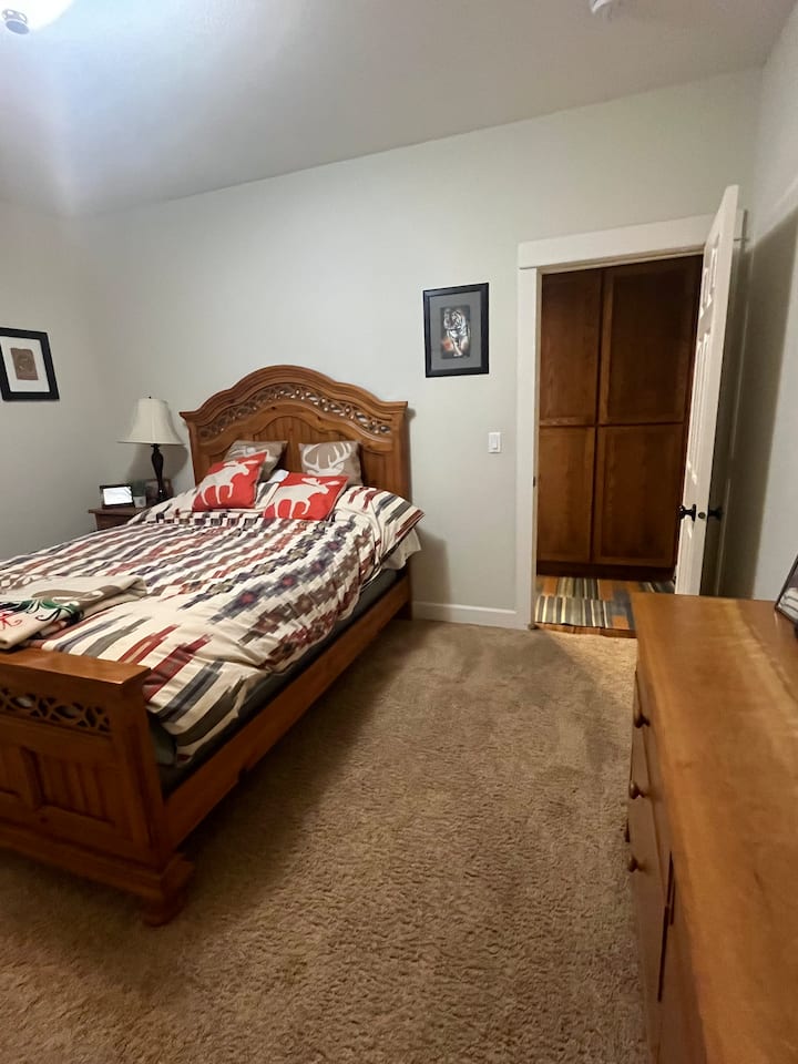 Cozy Room On Wychus Creek In Shared Home Space - Sisters, OR