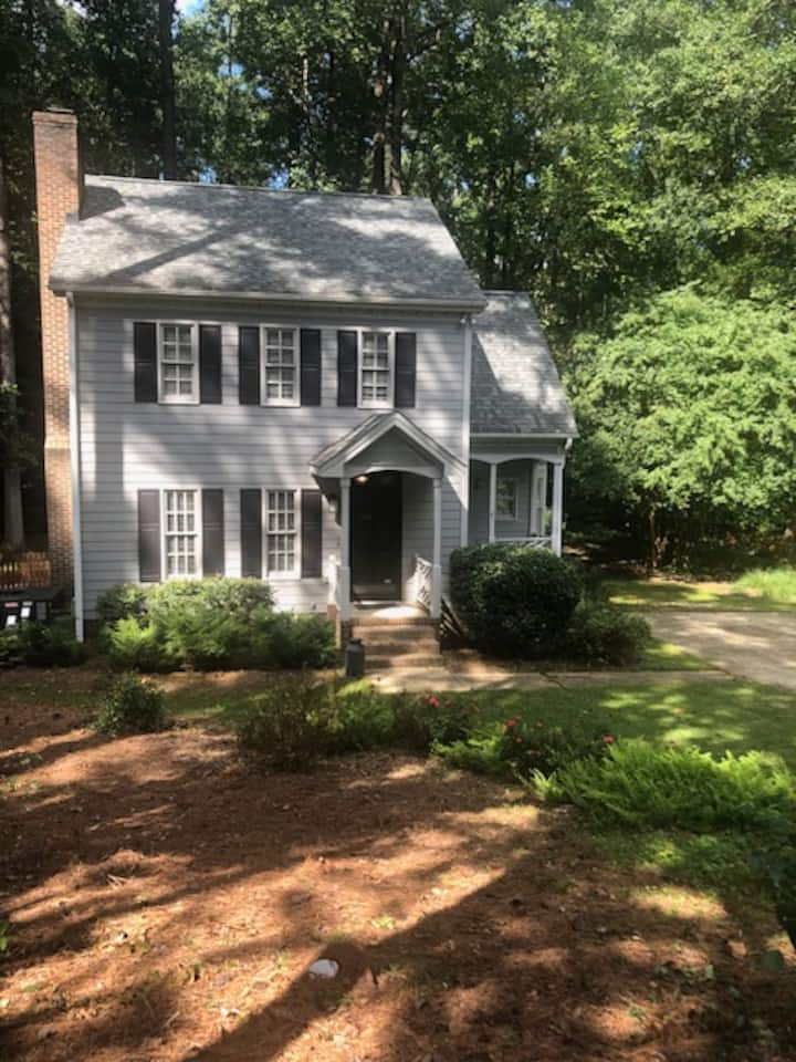 Peaceful Tree Lined Neighborhood - Raleigh, NC