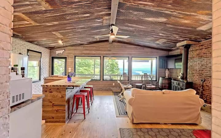 Lake & Peak Retreat - Hiawassee