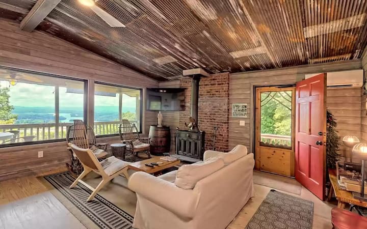 Lake & Peak Retreat - Hiawassee, GA