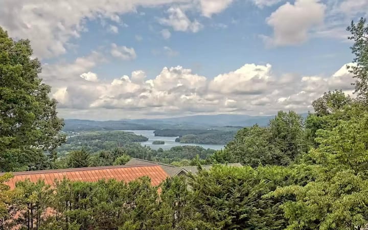 Lake & Peak Retreat - Hiawassee, GA