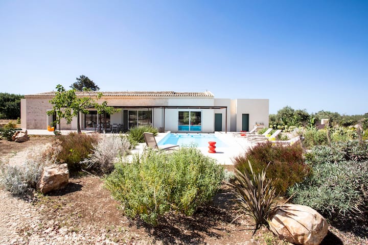 Casa Friscanzana: Villa Di Lusso Con Piscina - Pozzallo