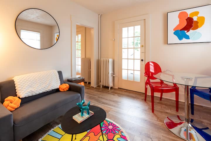 Groovy Getaway In Woodstock – Retro & Vinyl Vibes - Woodstock, NY