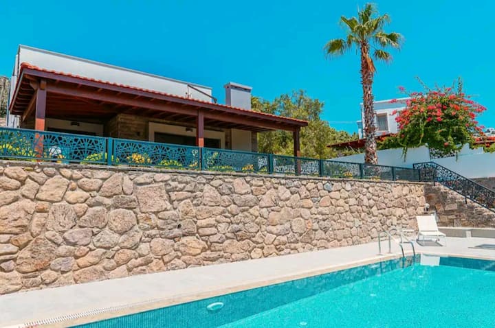 Bodrum Gümüşlük'te Villa - Turgutreis