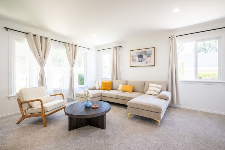 Contemporary 3b1b Home W/ Private Yard - Monrovia, CA