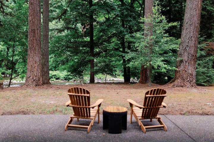 Peaceful Forest Riverfront Escape Near Portland - Washougal