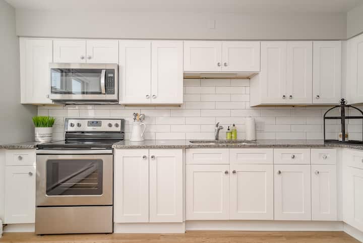 Beautiful 2 Bdrm 1 Bath Unit - Elmhurst, IL