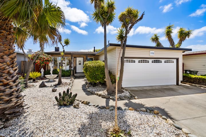 Mid Century Garden View Home Parking - Burlingame, CA