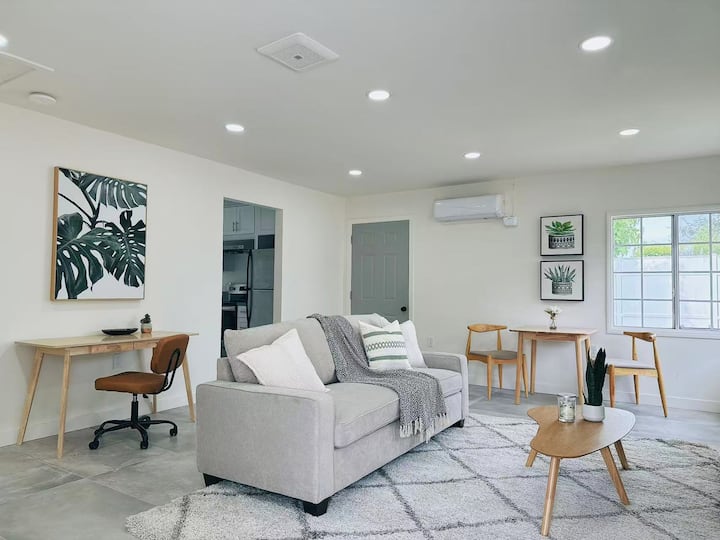 Nice And Quiet Home For Couple - San Dimas, CA