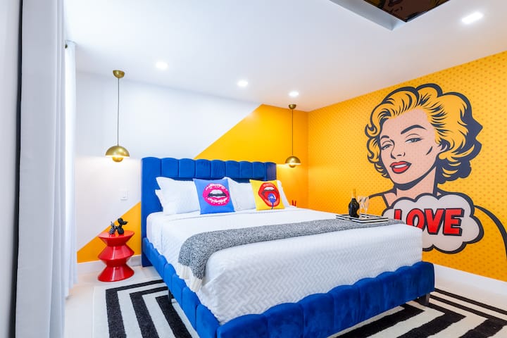 Pop Studio | 10 Min Airport | Hot Tub | King Bed - Hialeah