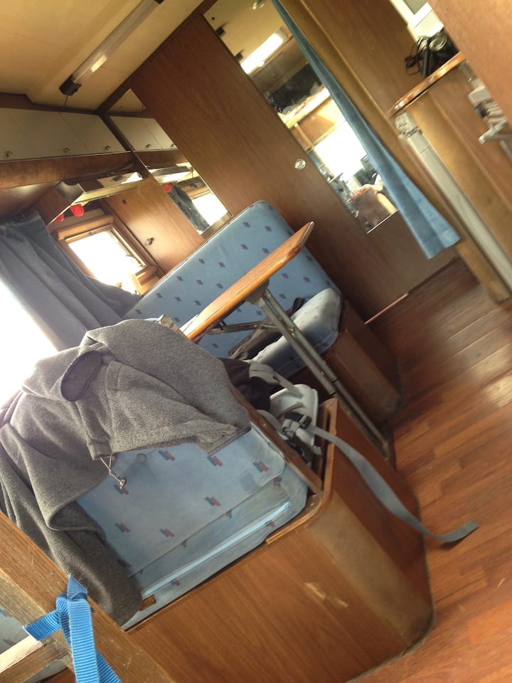 Near Airport, Beds - 